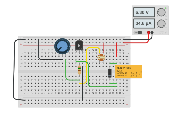 Circuit design (práctica 20: arrancar relé con transistor) - Tinkercad
