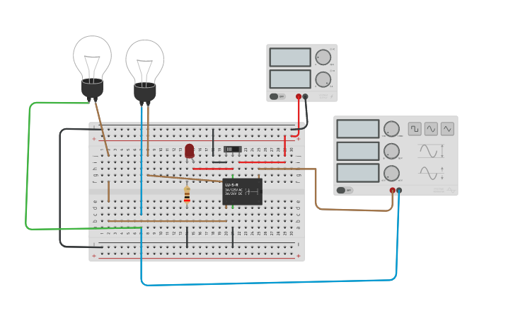 Circuit design Esempio comando SPDT | Tinkercad